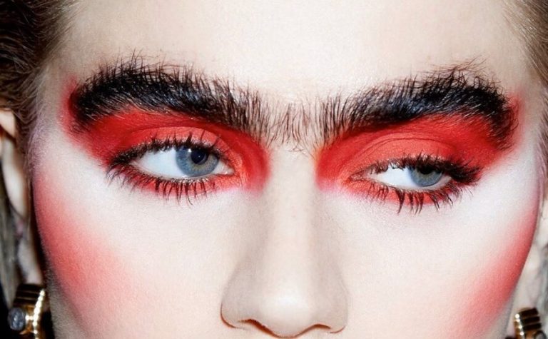 Vous vous souvenez de la fille avec le monosourcil énorme ? C'est comme ...