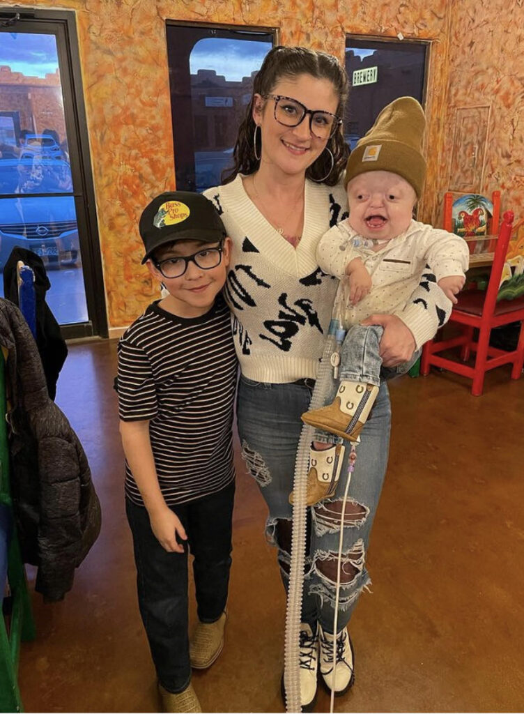 "Au-Delà des Apparences : La Résilience Inspirante de Raedyn et de sa ...