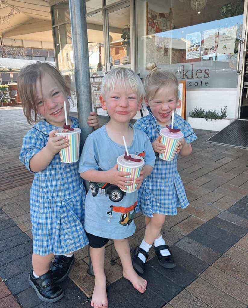 Un couple atteint de nanisme a fait face à des critiques pour avoir des ...